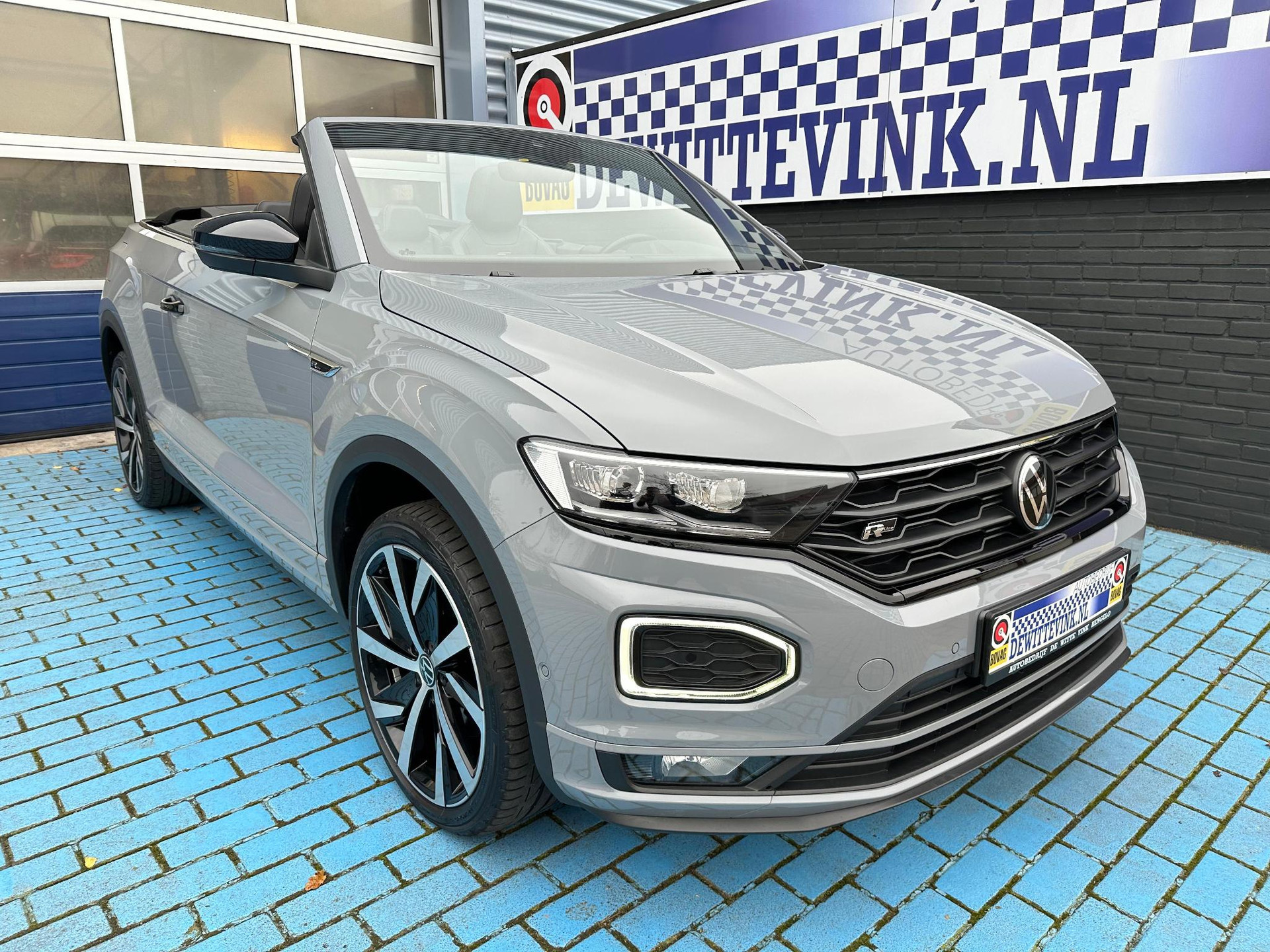 Volkswagen T-Roc Cabrio 1.5 R-Line ADAP CRUISE LEER TREKH P-CAM BEATS - www.dewittevink.nl